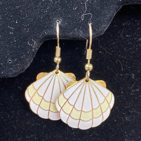 Unknown | Jewelry | White And Cream Colored Enamel Shell Dangle ...